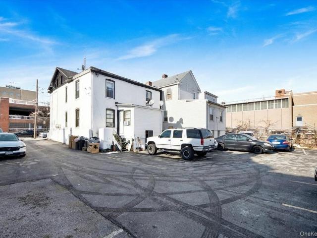 11 N 6th Avenue
