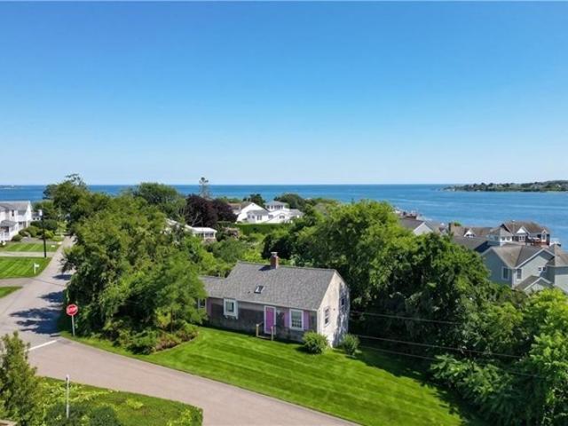 11 Namcook Rd, Narragansett, RI 02882