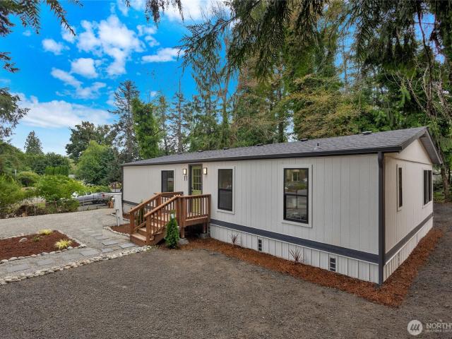 11 NE Davey Jones Court