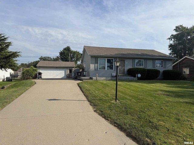 11 New Salem Rd, Bartonville, IL 61607