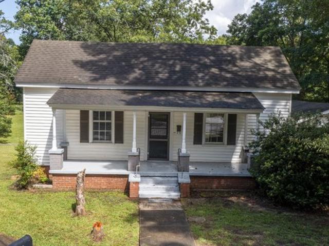 11 North St, Manchester, GA 31816