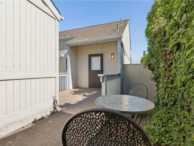 11 nw mountain view dr