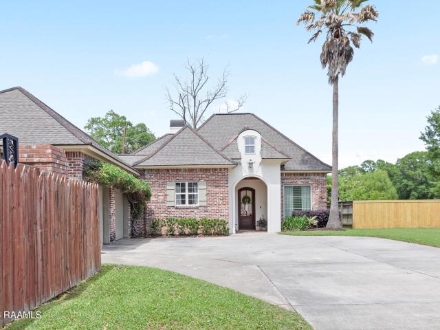 11 Oakthorn Ct, Youngsville, LA 70592 | MLS #RA2600003 | Compass