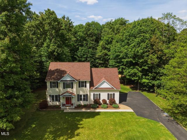 11 Oakwood Court
