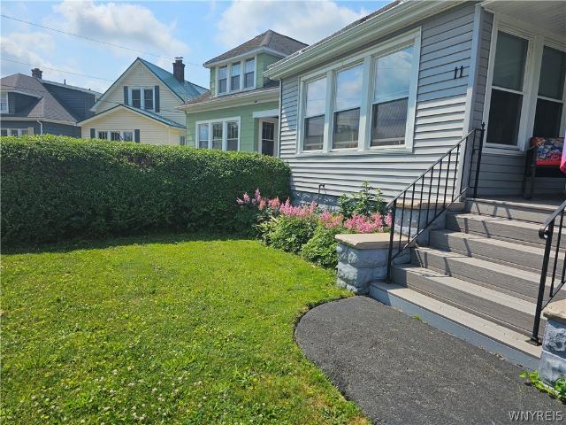 11 Oakhurst Avenue