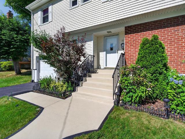 11 Oakridge Road
