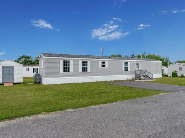 11 Ofarell St, Topsham, ME 04086