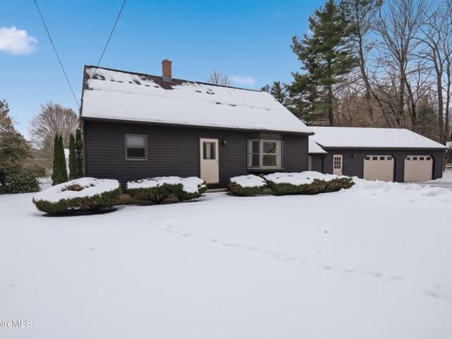 11 Opeechee St, Lanesborough, MA 01237