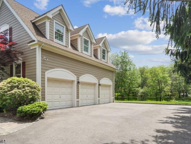 11 Owens Ct