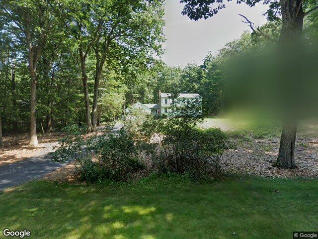 11 Park St, Windham, NH 03087