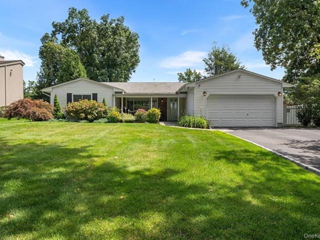 11 Pimlico Dr, Commack, NY 11725