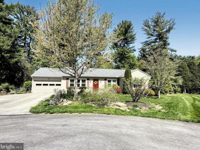 11 Pine Rd, York, PA 17403