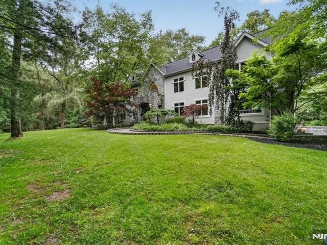 11 Pine Tree Dr, Saddle River, NJ 07458