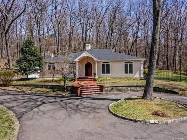 11 Plumtrees Rd, Newtown, CT 06470