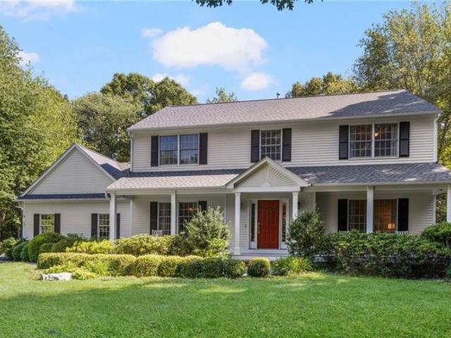 11 Prides Crossing Ln, North Kingstown, RI 02874