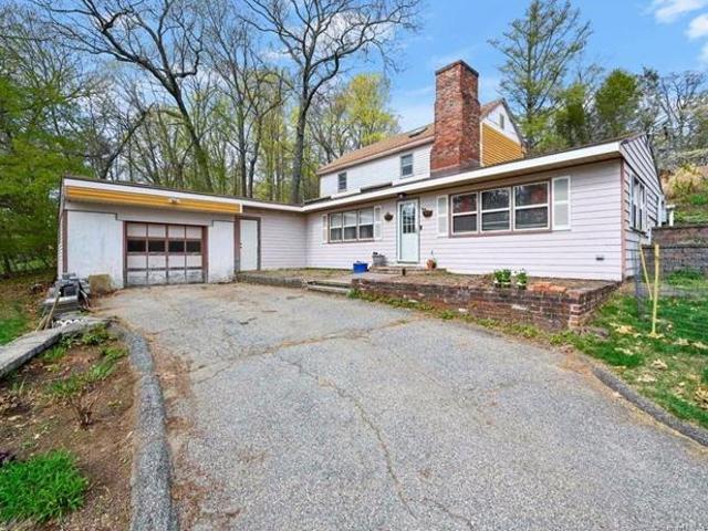 11 Pumpkin Hill Ln, New Milford, CT 06776