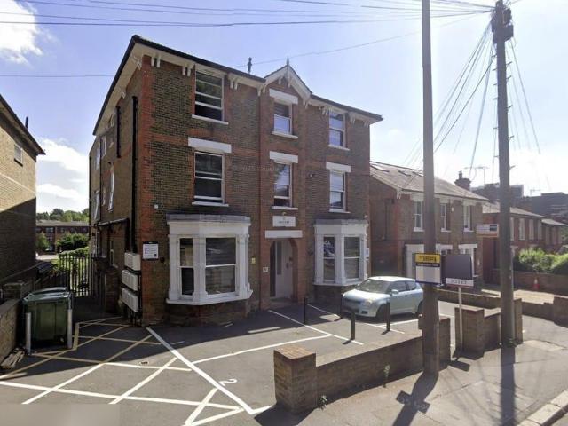 11 Queens Road, Brentwood, CM14 2 bed apartment to rent £1,450 pcm £335 pw