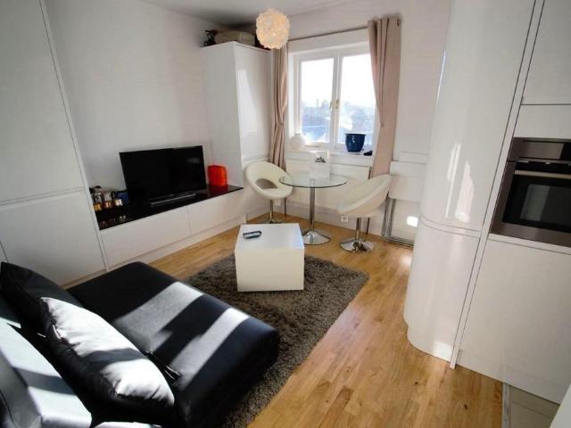 11 QUEENSBOROUGH TERRACE, LONDON W2 1 bed apartment to rent £2,500 pcm £577 pw