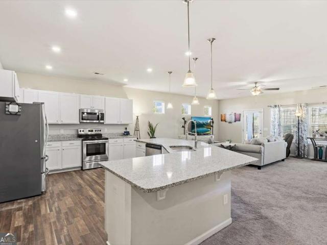 11 Rambling Oaks Drive NE