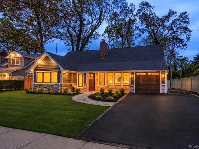 11 Ranch Pl, Merrick, NY 11566