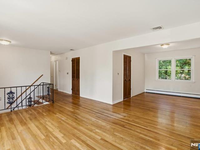 11 Ray Avenue