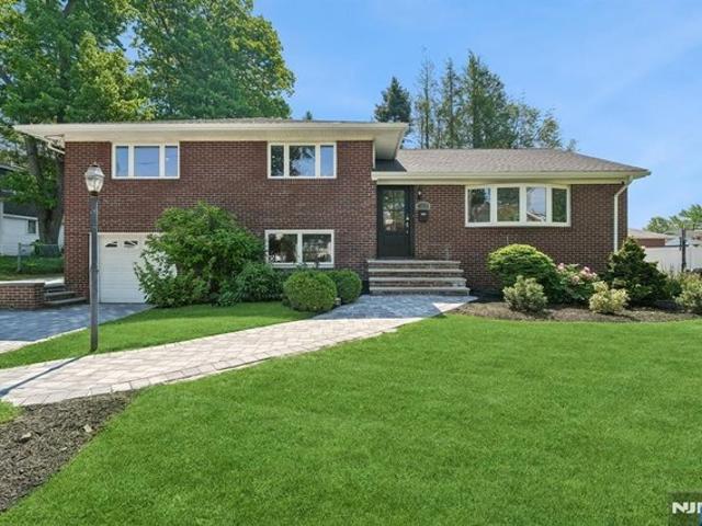 11 Raymond St, Englewood Cliffs, NJ 07632
