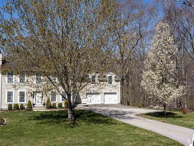 11 Reservoir Vw, Ledyard, CT 06339