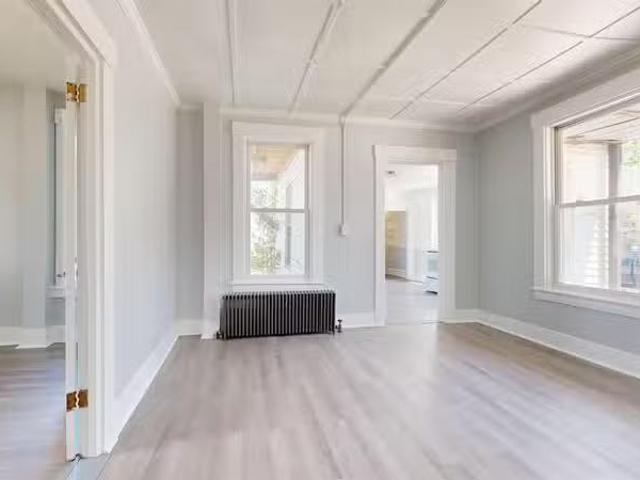 11 Riverbank Court B 11 Riverbank Ct #B