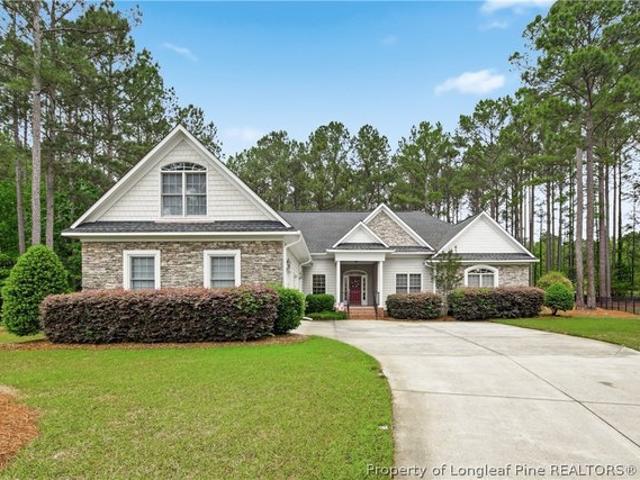 11 Rolling Pines Dr, Spring Lake, NC 28390