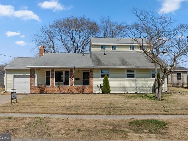 11 Rose Ave, Maple Shade, NJ 08052