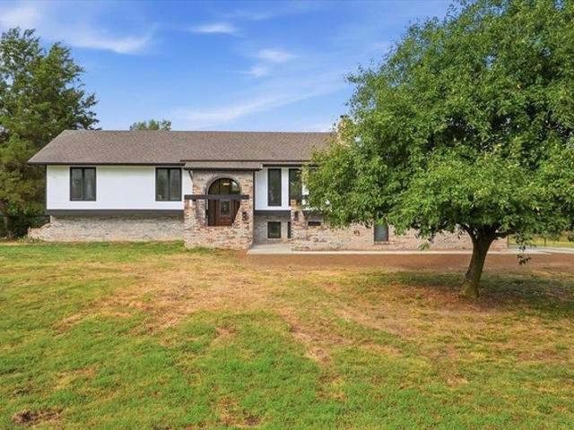 11 S Pony Meadows Dr, Wichita, KS 67232