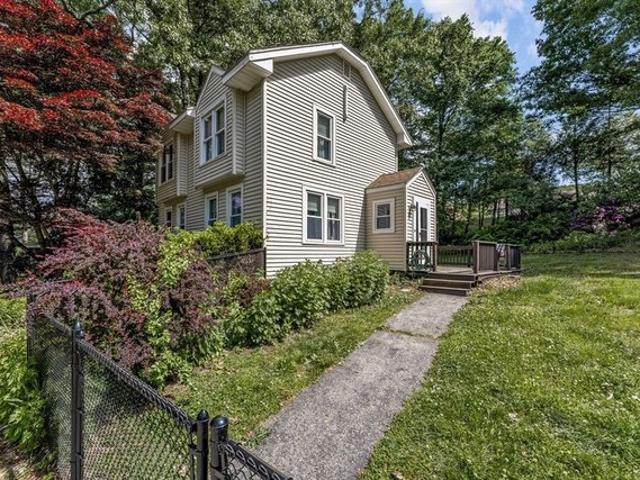 11 Scenic Ave, Webster, MA 01570