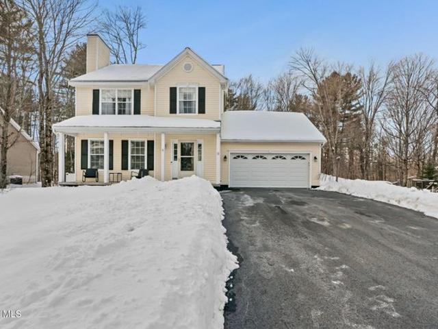 11 Santee Dr, Gansevoort, NY 12831