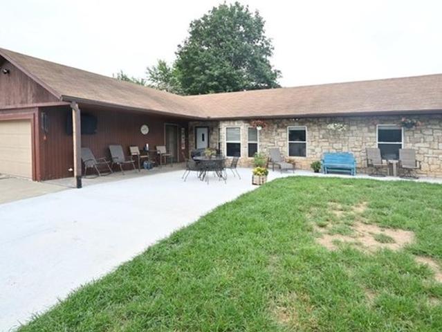 11 Sandy Cir, Dearborn, MO 64439