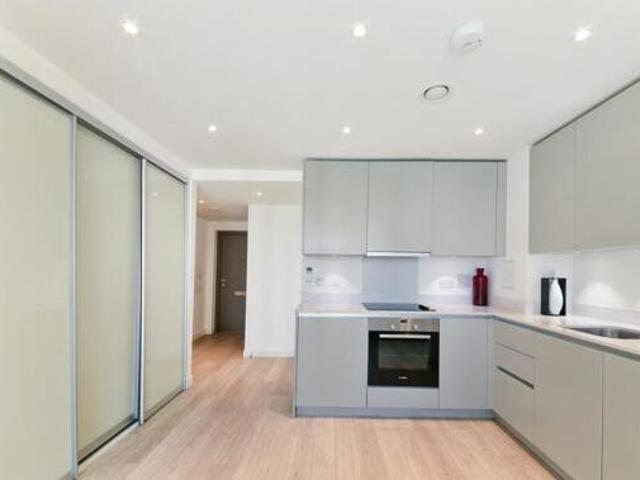 11 Saffron Central Square, Pinnacle Apartments, Croydon, Studio Flat For
