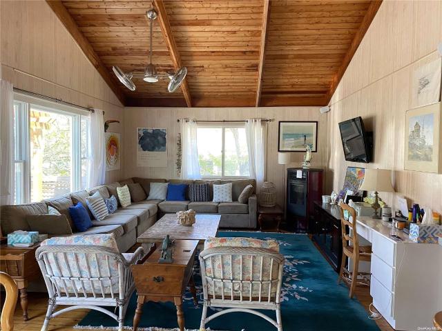 11 Seneca St, Ocean Beach, NY 11770 | MLS #L3402