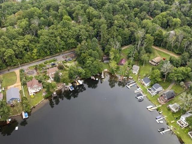 11 Second St, Brimfield, MA 01010