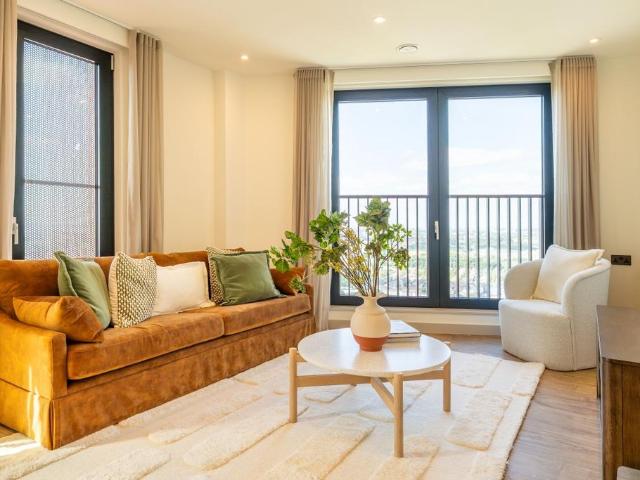 11 Selborne Road London E17 2 bed apartment to rent £2,900 pcm £669 pw