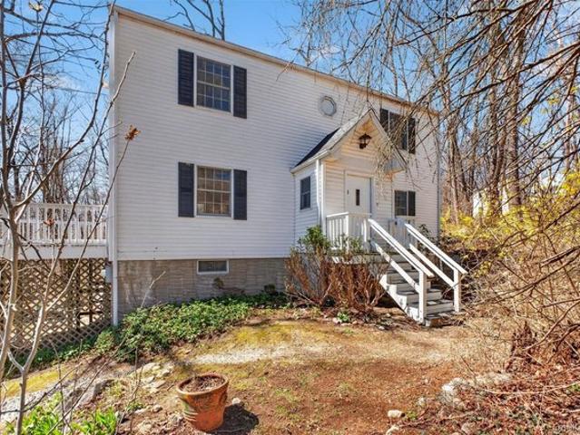 11 Shawnee Rd, Putnam Valley, NY 10579