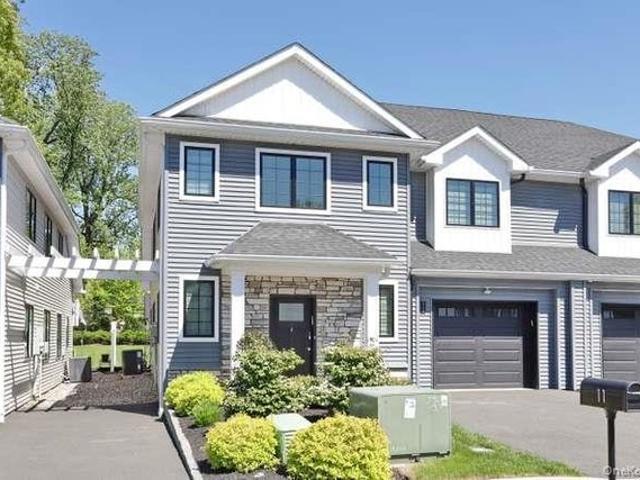 11 Silverwood Cir, Suffern, NY 10901
