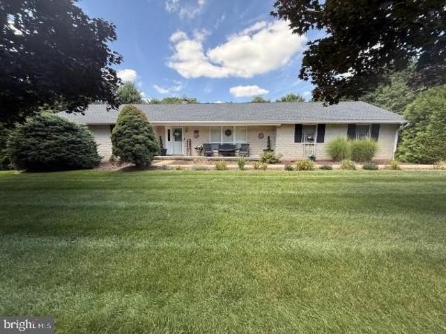 11 Springwood Ave, Stewartstown, PA 17363