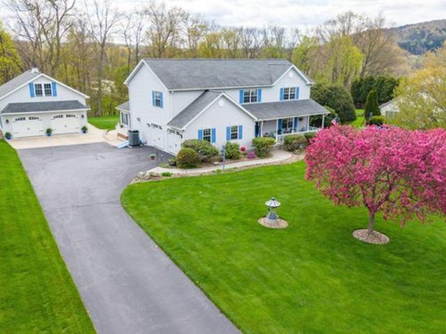 11 Steeplechase Dr, Bloomsburg, PA 17815