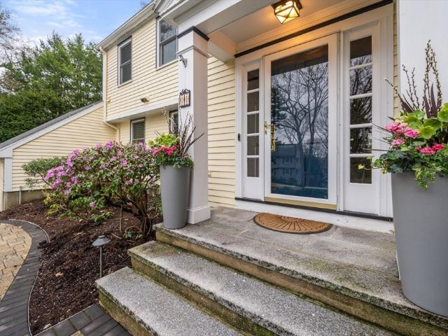 11 Sterling Rd, Wellesley, MA 02482 | MLS #73506 | Compass