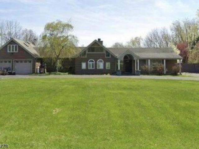11 Summit Dr, Frankford Township, NJ 07826