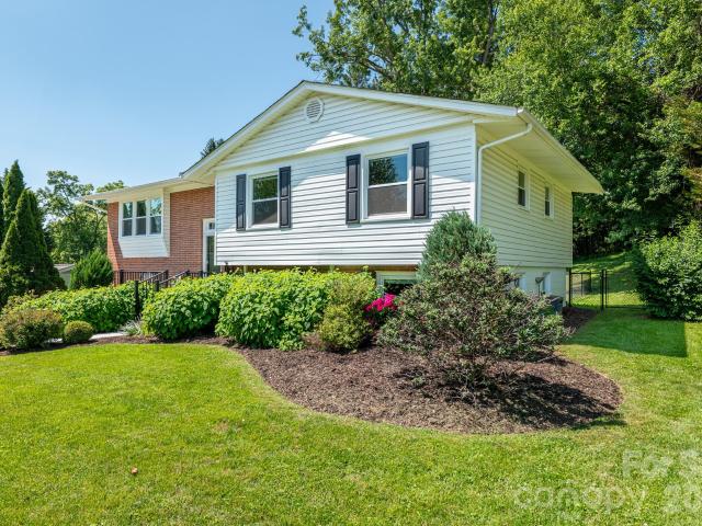11 Summit Drive