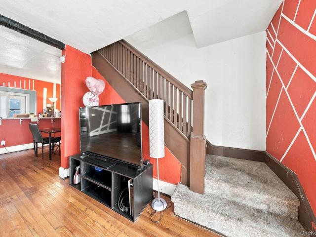 11 Sunnyside Avenue