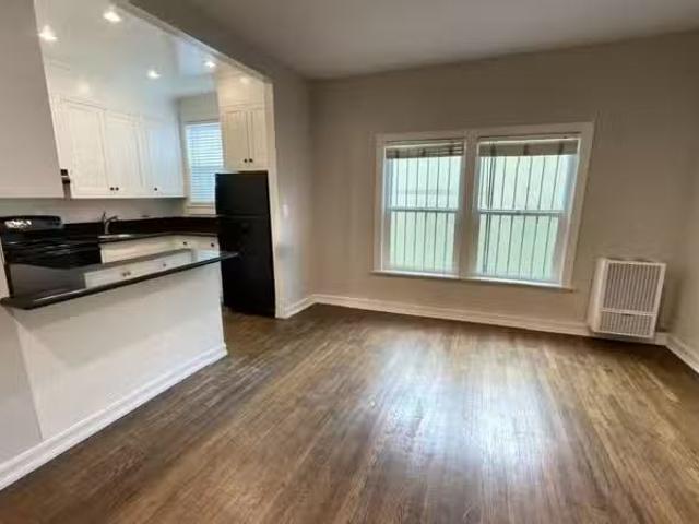 1+1 Sunset Apts.Gorgeous Newly Remodeled Apartments.CALL NOW!