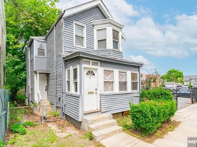 11 Sunset Ave, Newark, NJ 07106