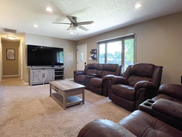 11 Sunset Manor