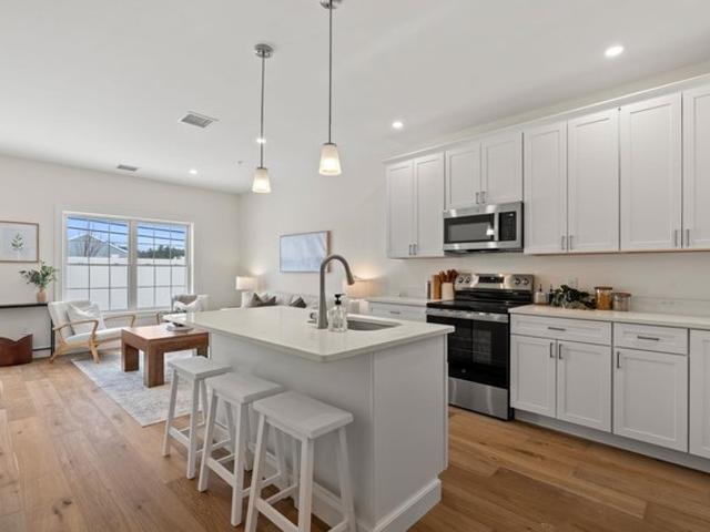 11 Suffolk Dr Unit 2, Concord, NH 03303